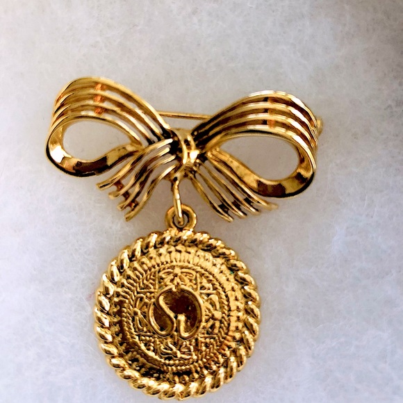 Jewelry | Vintage Gold Metal Pin | Poshmark